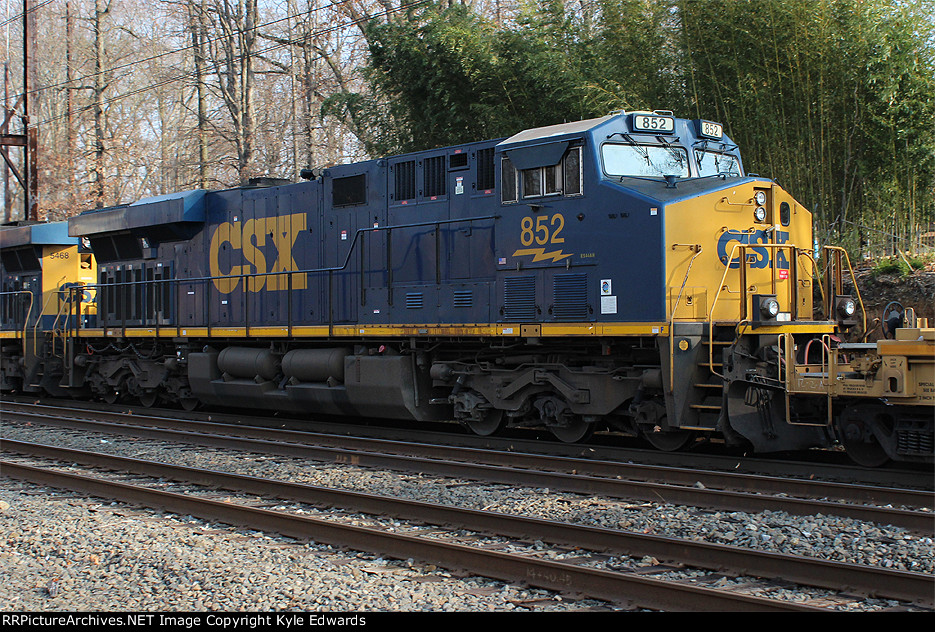 CSX ES44AC #852 on L128-03
